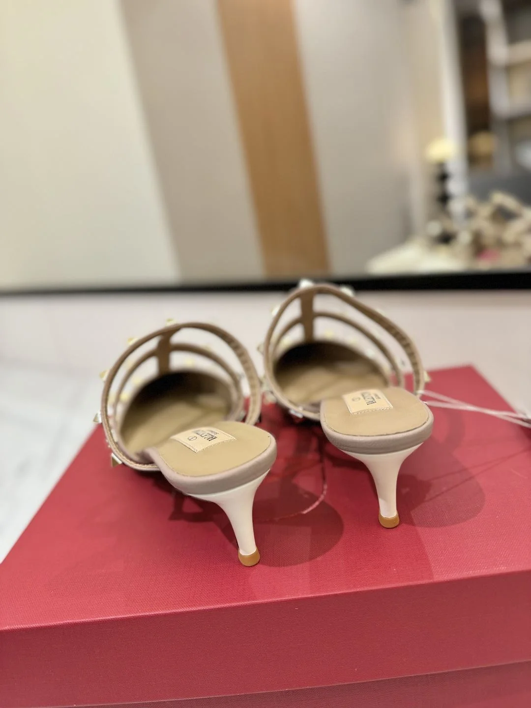High accuracy Valentino Slippers