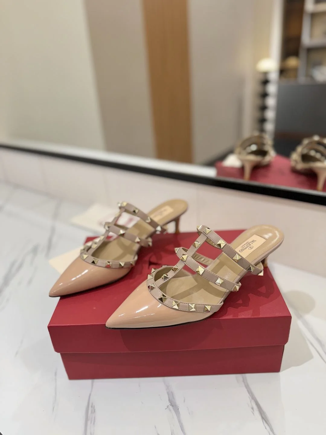 1:1 copy Valentino Slippers