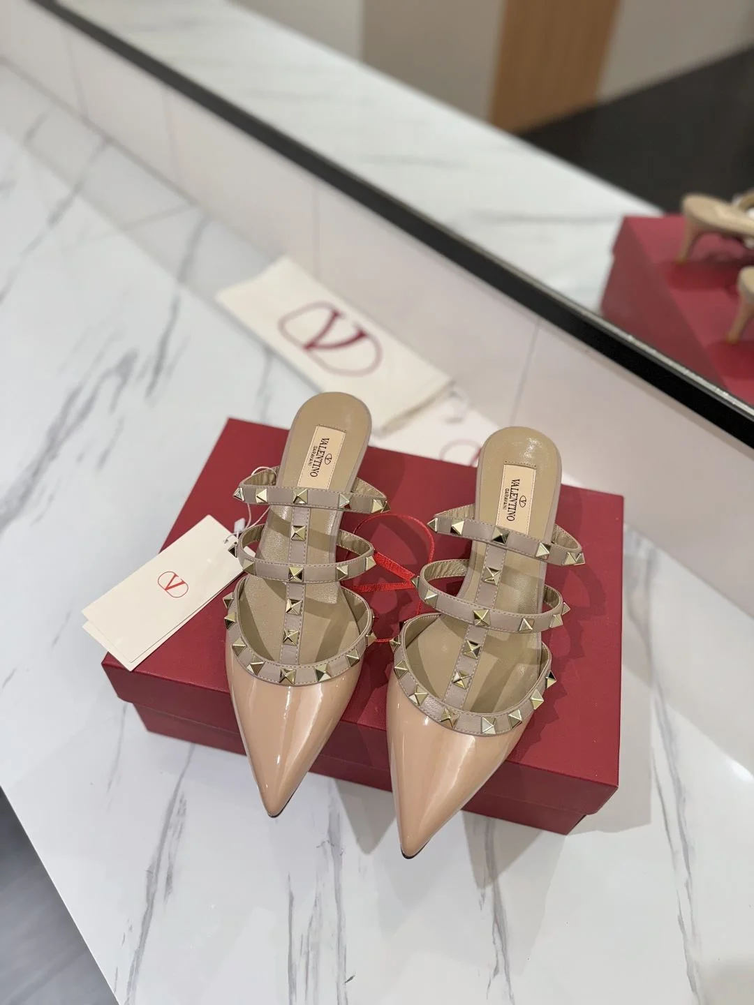 1:1 copy Valentino Slippers