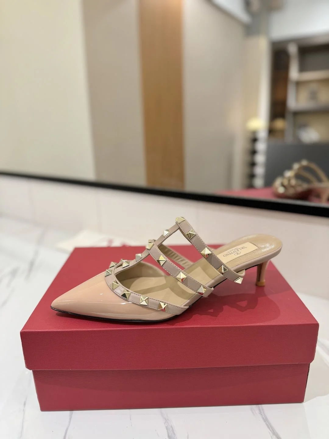 1:1 copy Valentino Slippers