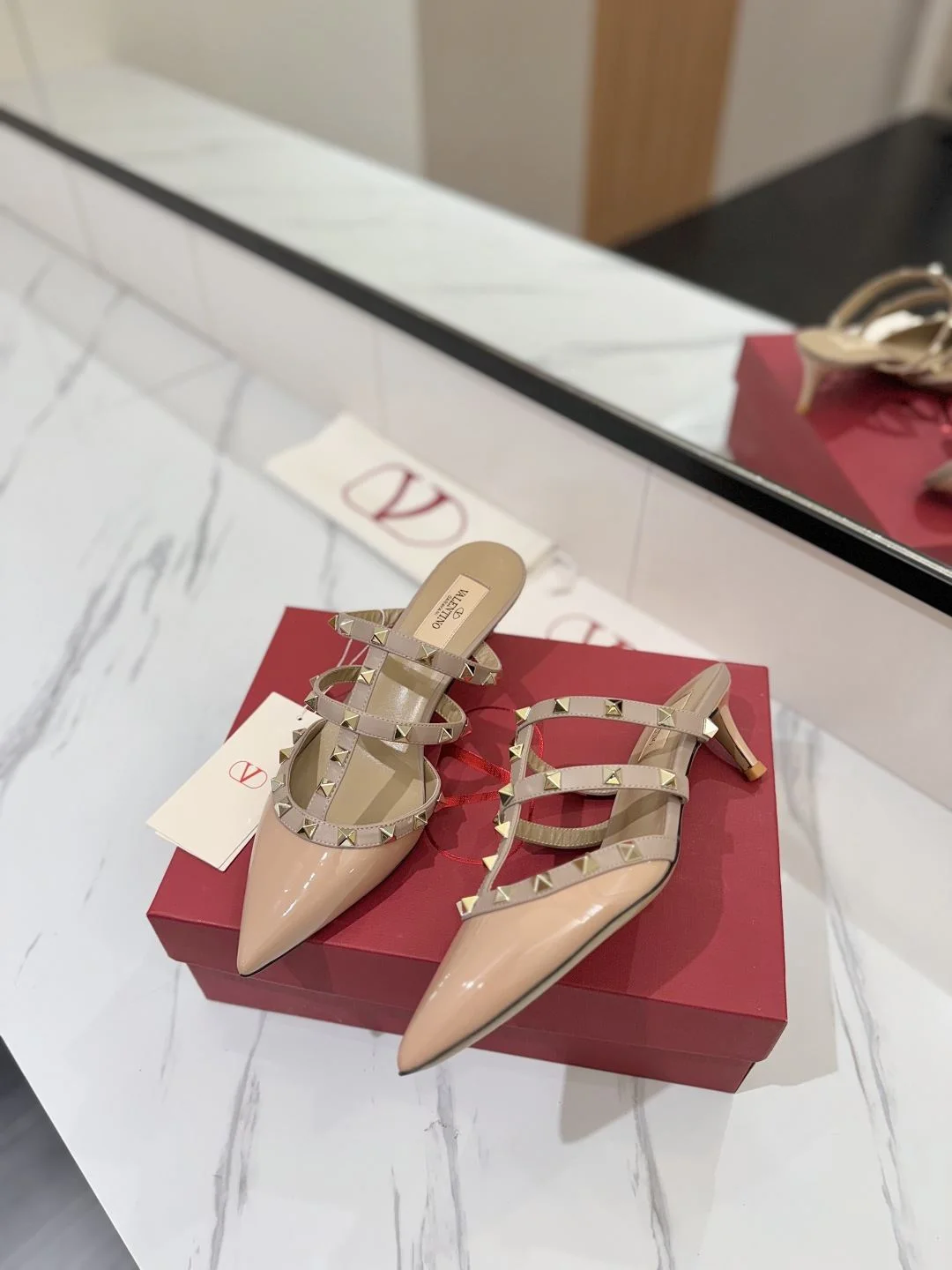 1:1 copy Valentino Slippers