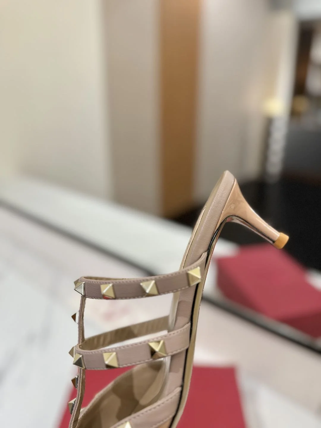 1:1 copy Valentino Slippers