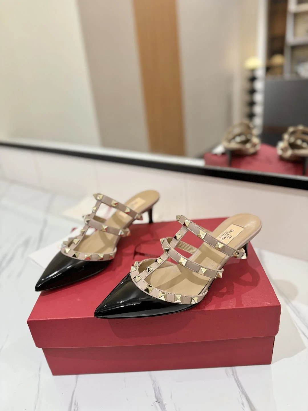 1:1 copy Valentino Slippers
