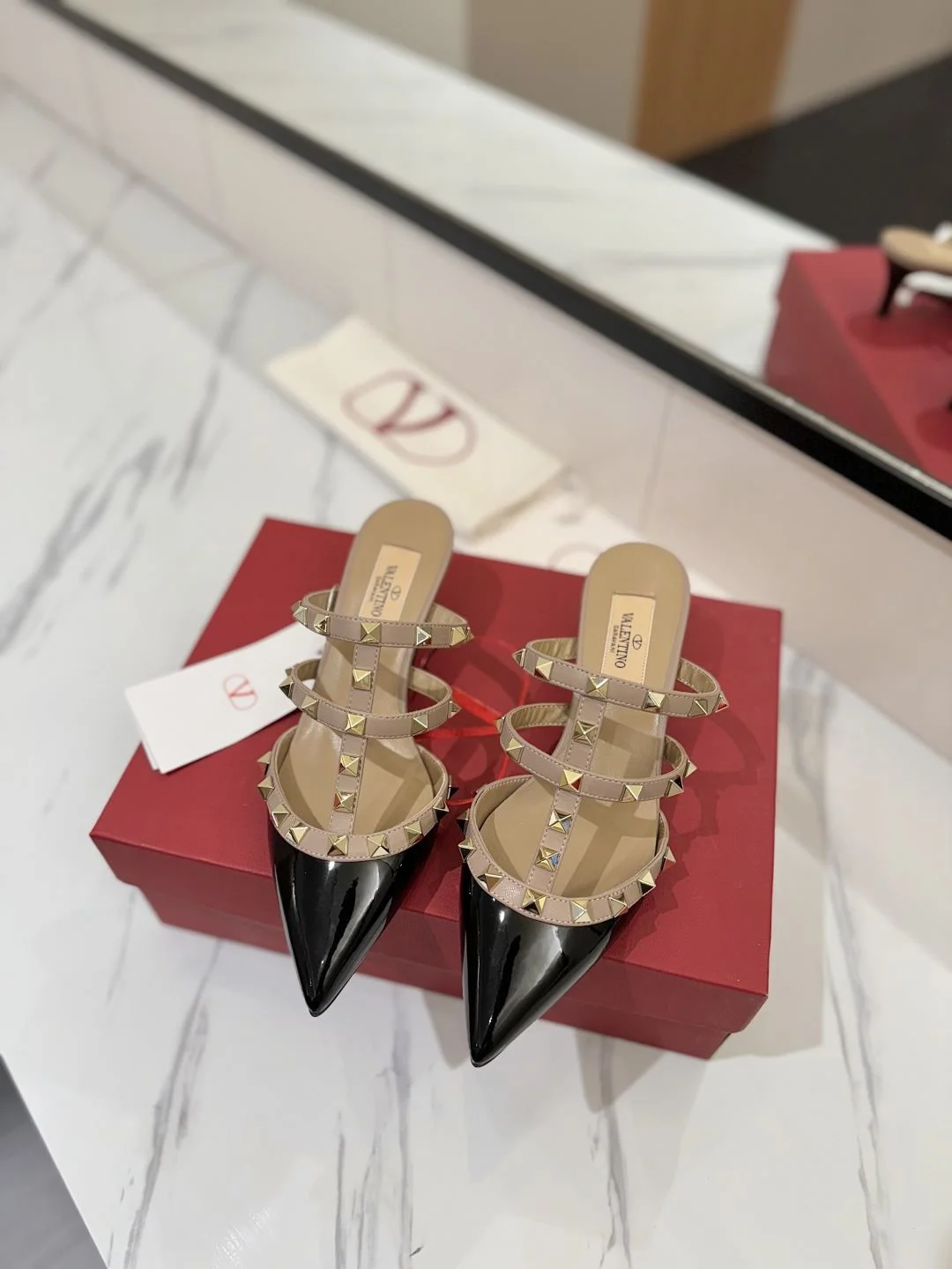 1:1 copy Valentino Slippers