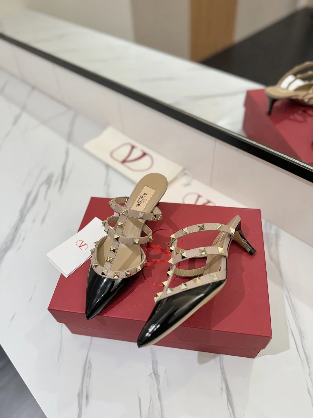 1:1 copy Valentino Slippers