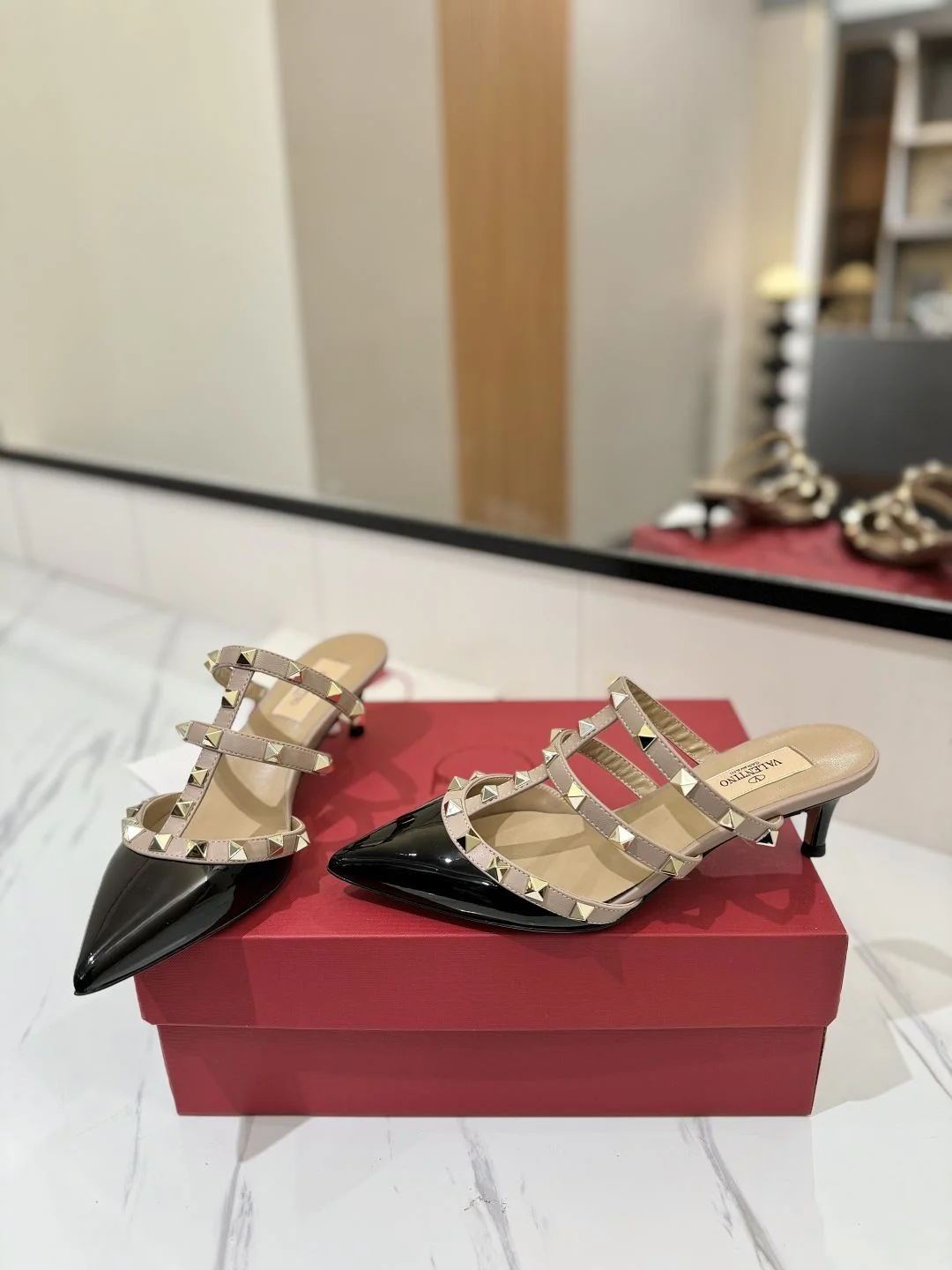 1:1 copy Valentino Slippers