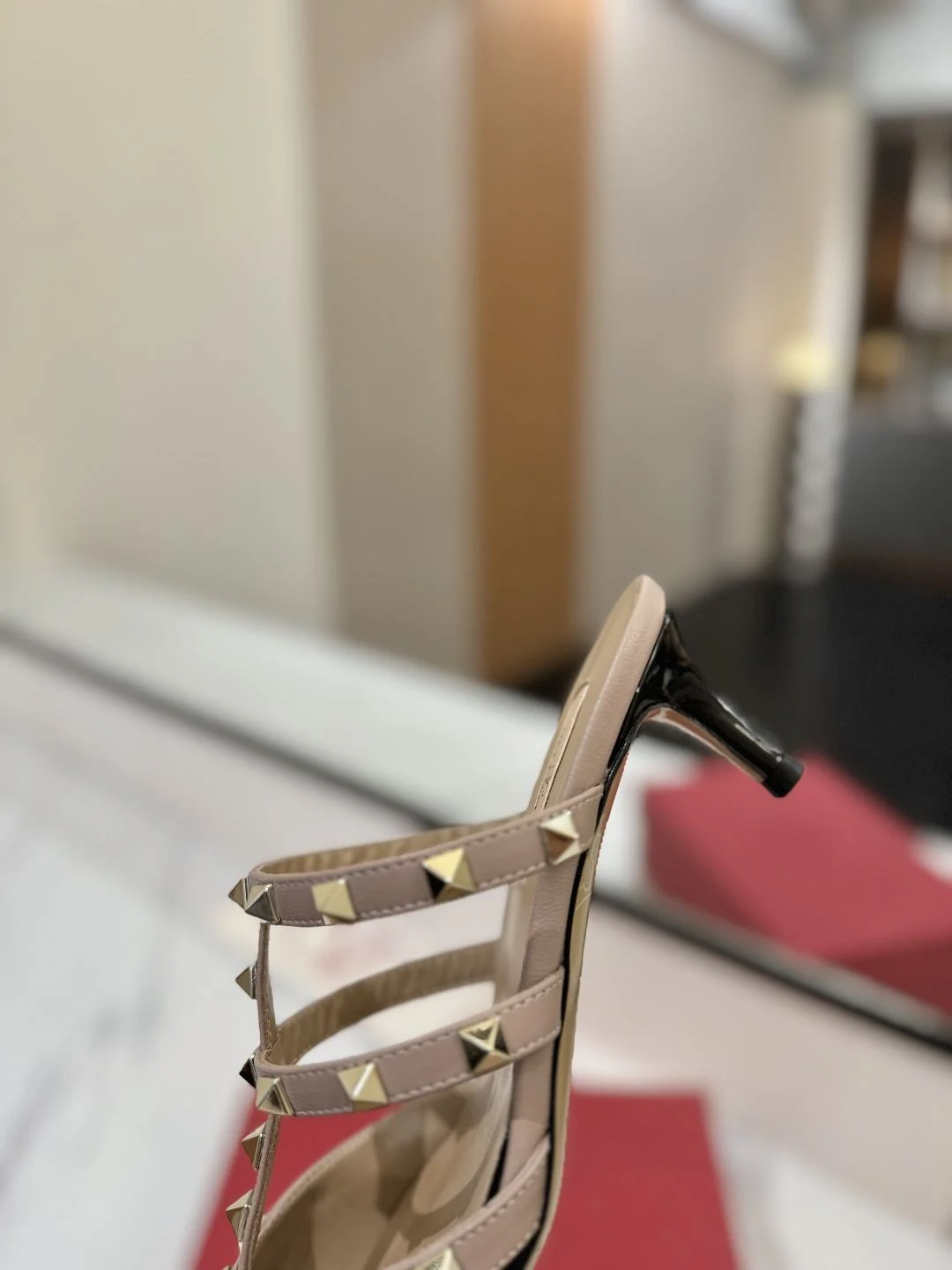 1:1 copy Valentino Slippers