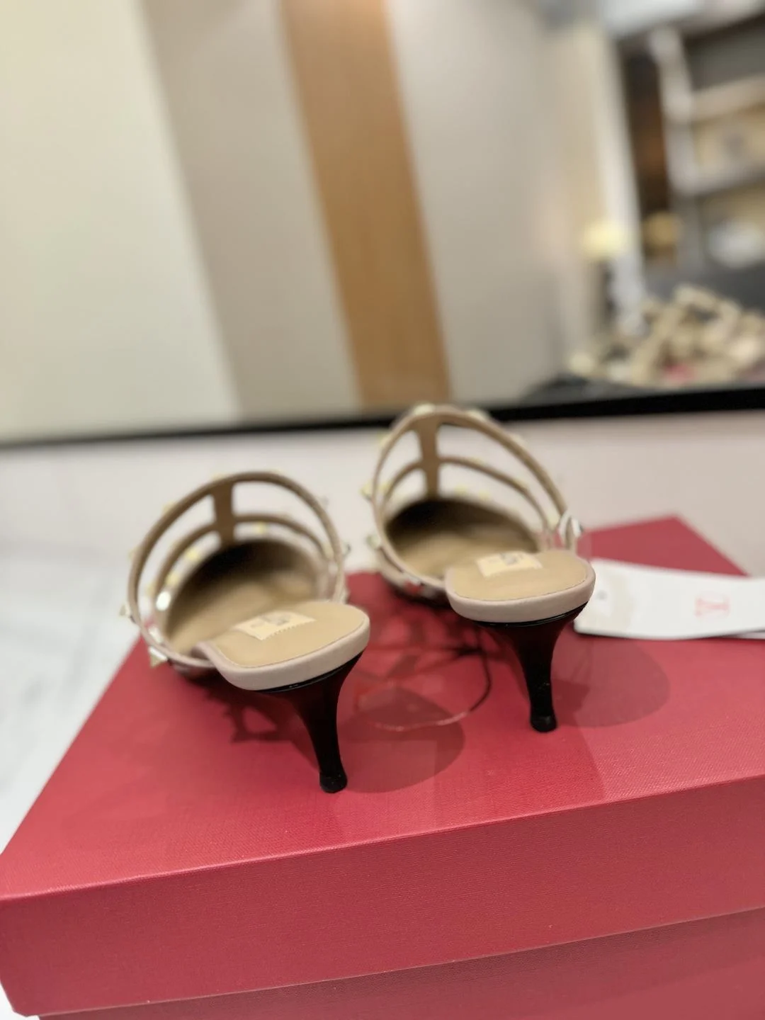 1:1 copy Valentino Slippers