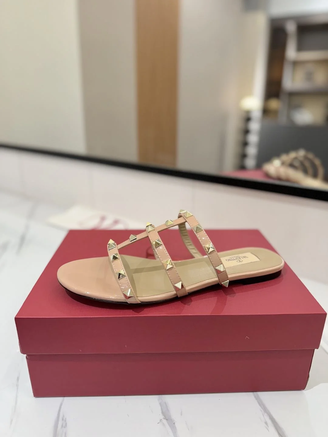 Exact replica Valentino Slippers