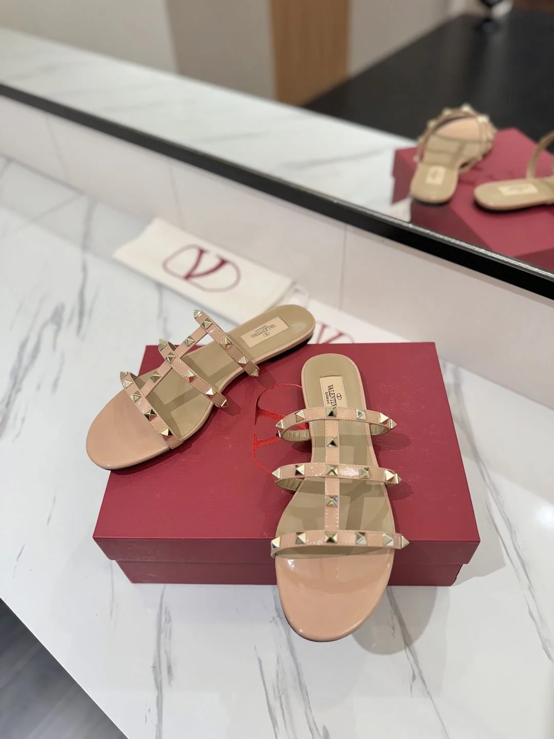 Exact replica Valentino Slippers