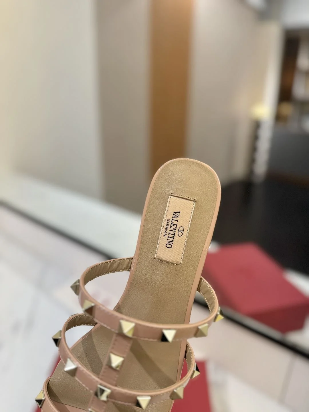 Exact replica Valentino Slippers