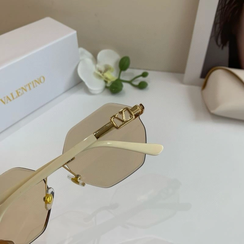 1:1 copy Valentino Sunglasses