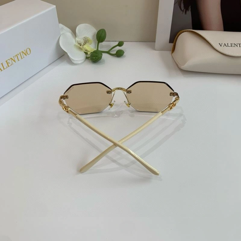 1:1 copy Valentino Sunglasses