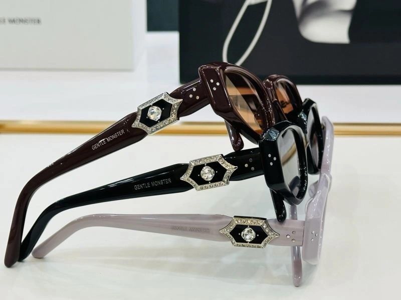 1:1 copy Valentino Sunglasses