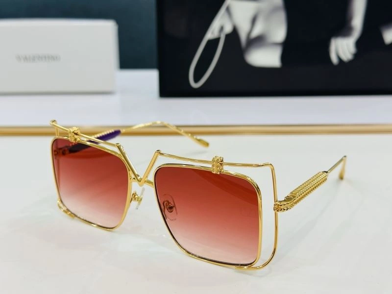 Top match Valentino Sunglasses