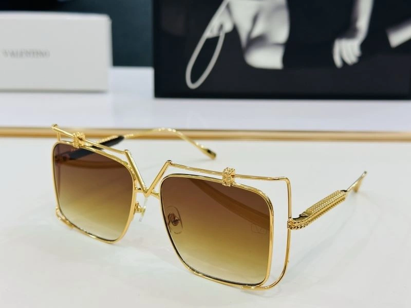 Top match Valentino Sunglasses