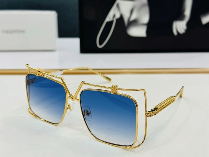 Top match Valentino Sunglasses