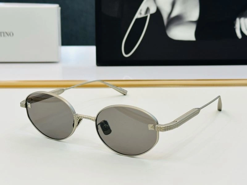 Exact replica Valentino Sunglasses