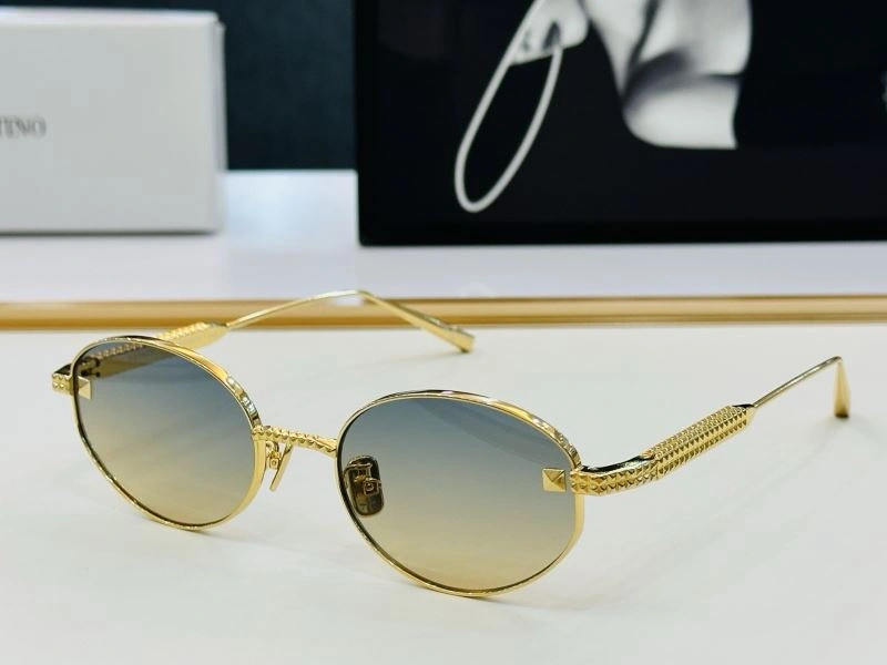 Exact replica Valentino Sunglasses