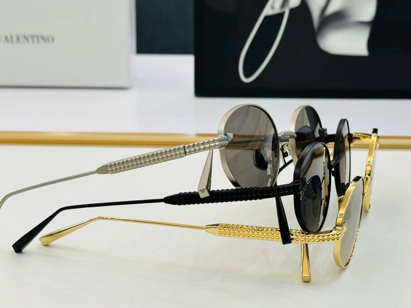 Exact replica Valentino Sunglasses