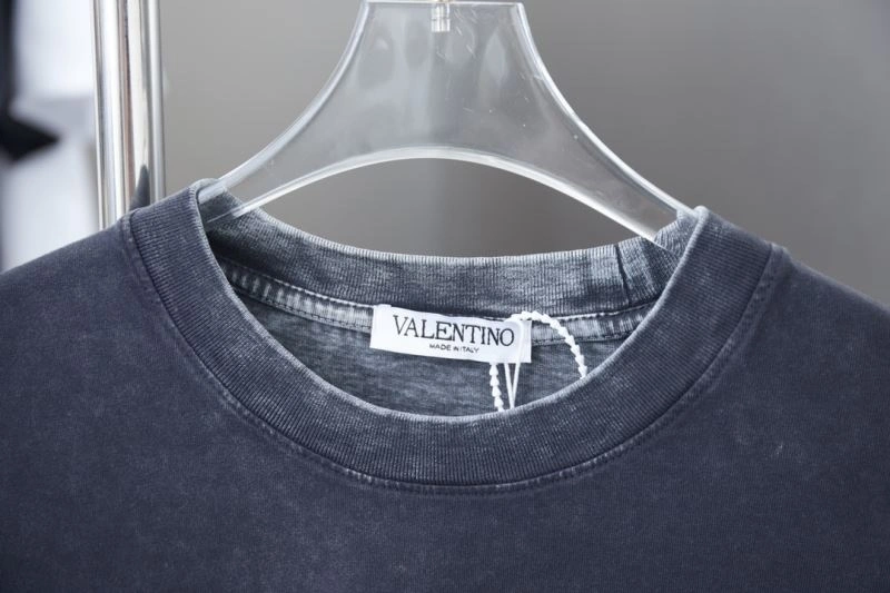 Accurate model Valentino T-Shirts