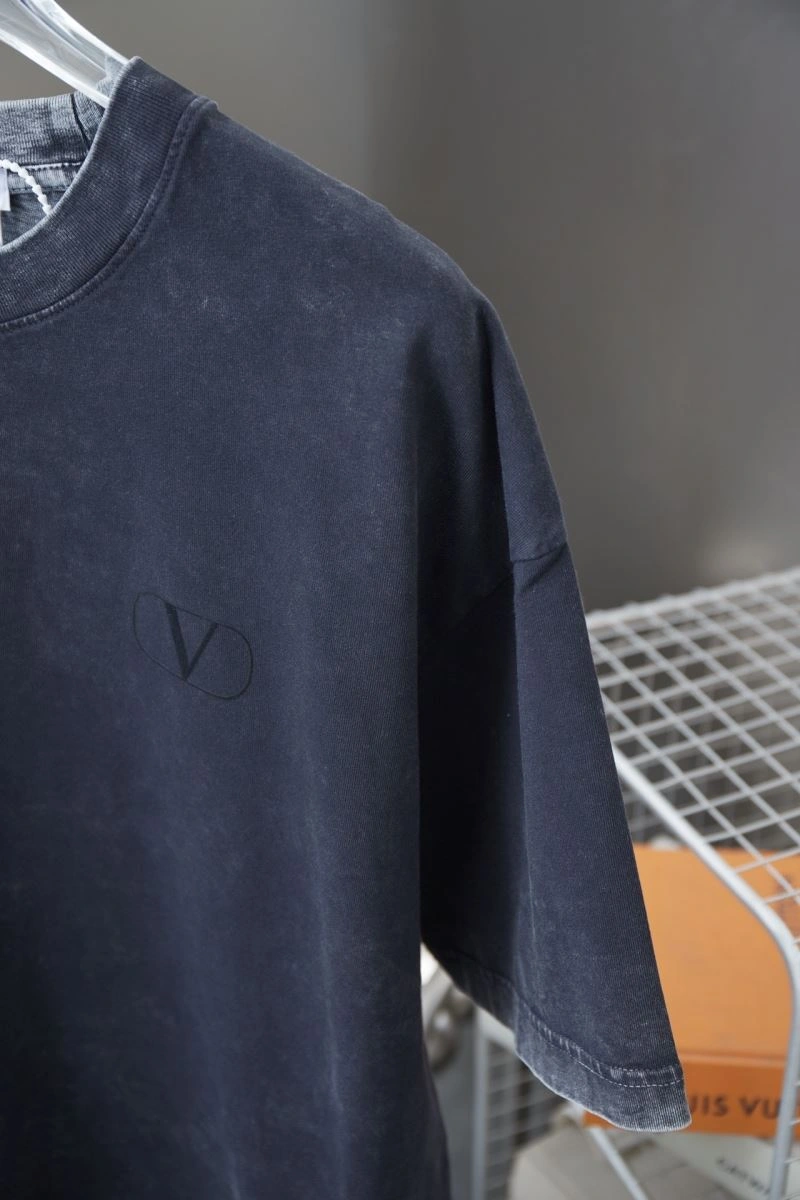 Accurate model Valentino T-Shirts
