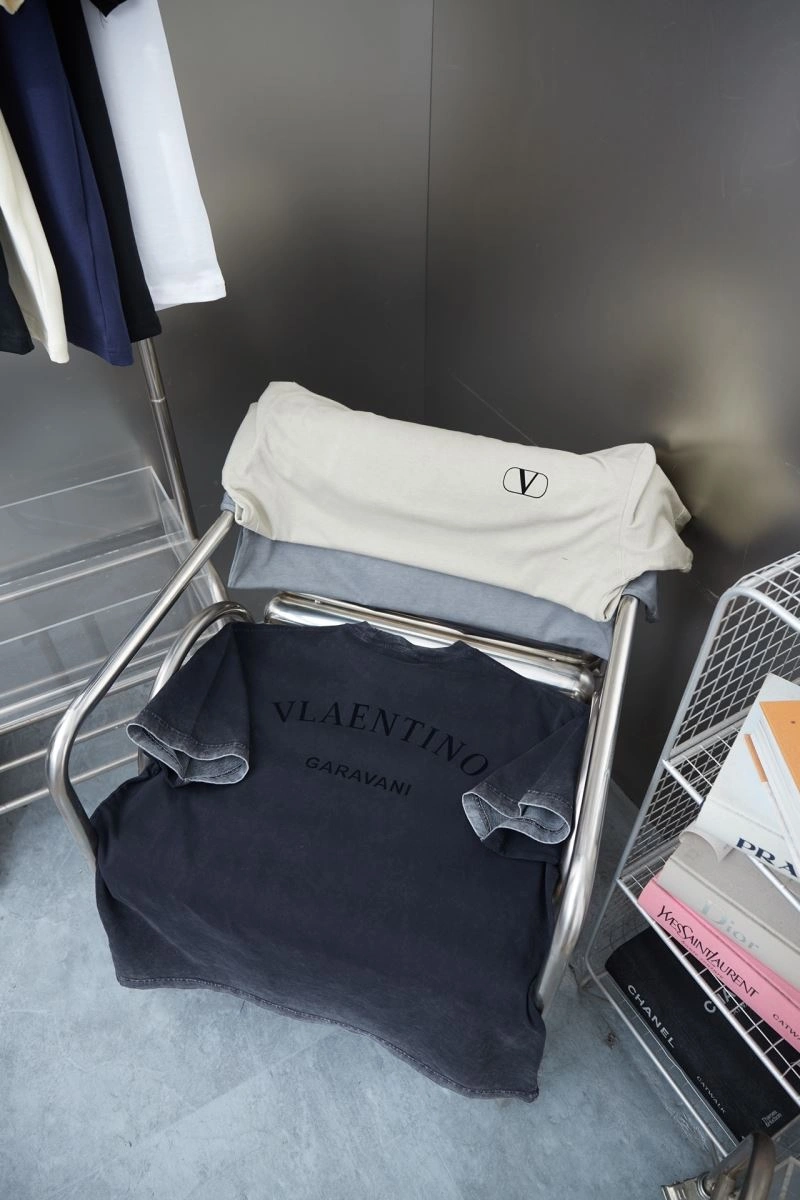 Accurate model Valentino T-Shirts