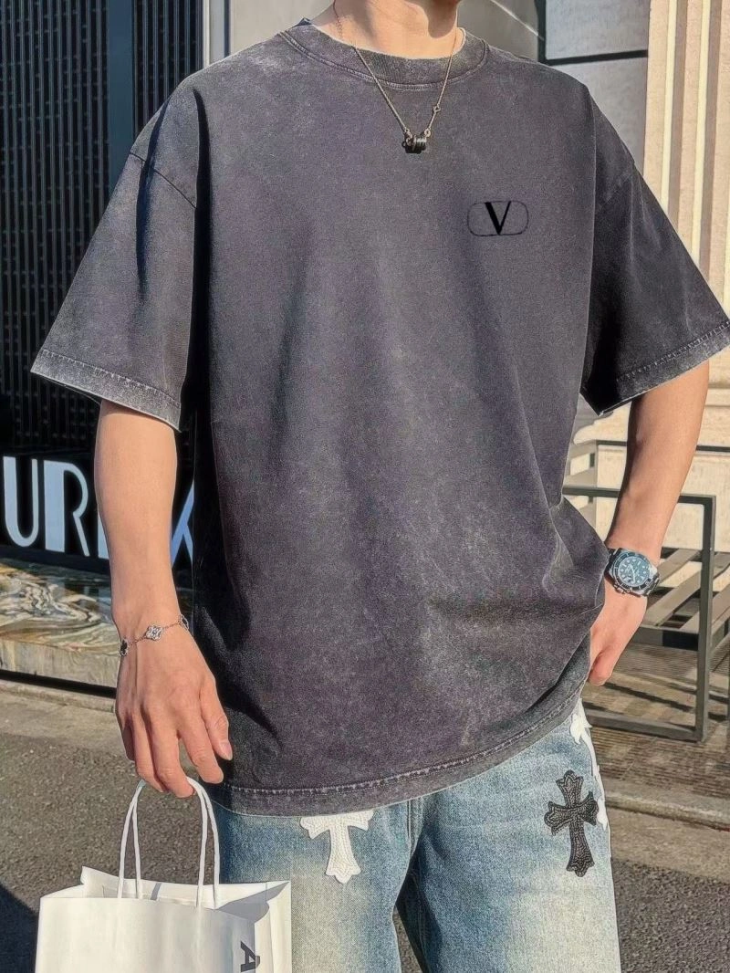 Accurate model Valentino T-Shirts