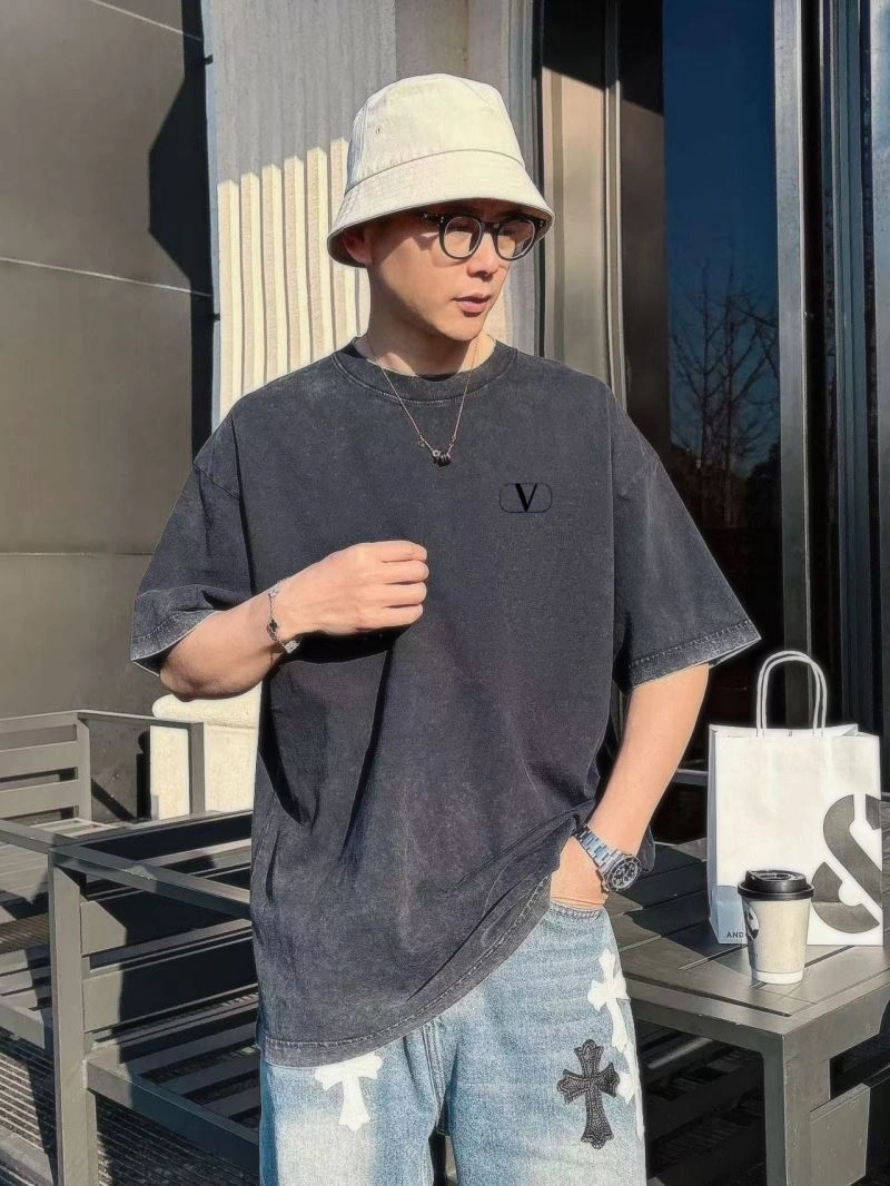 Accurate model Valentino T-Shirts
