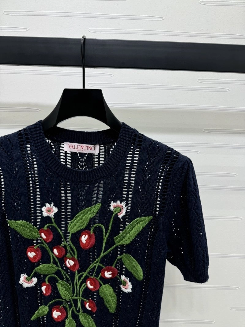 Accurate model Valentino T-Shirts