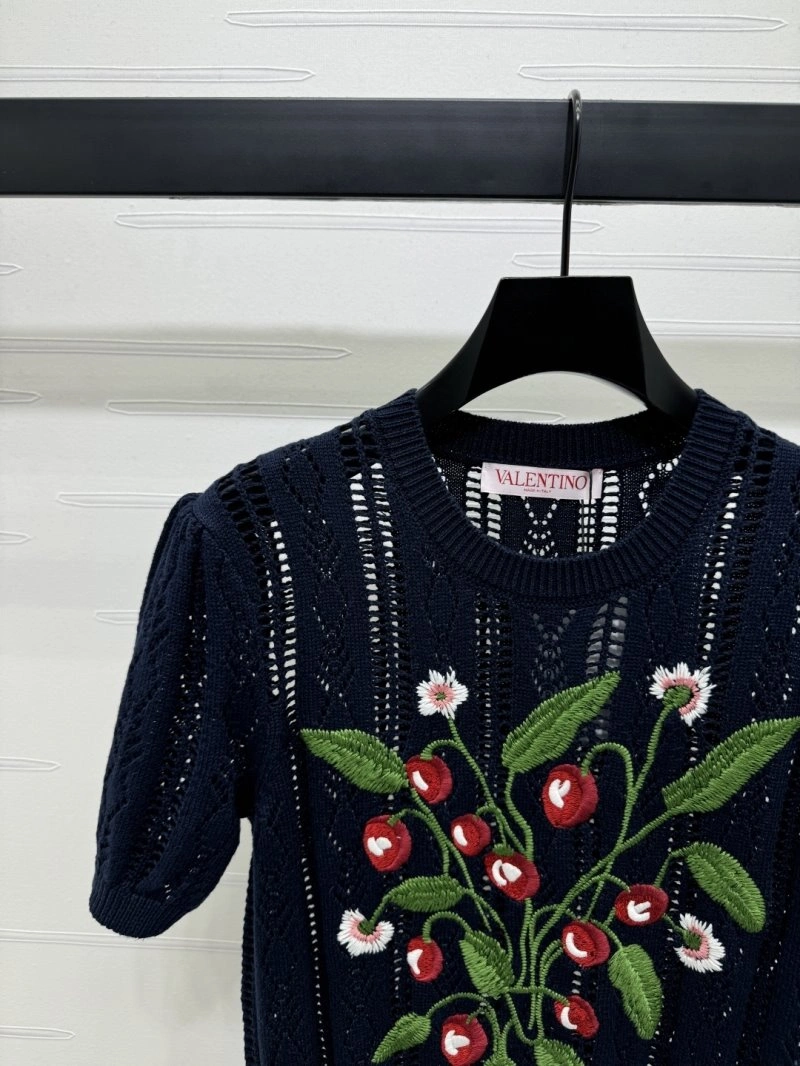 Accurate model Valentino T-Shirts