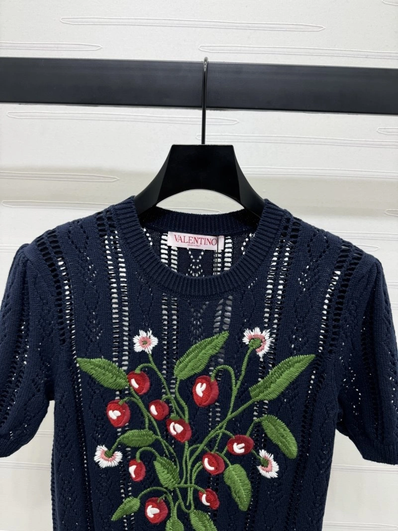 Accurate model Valentino T-Shirts