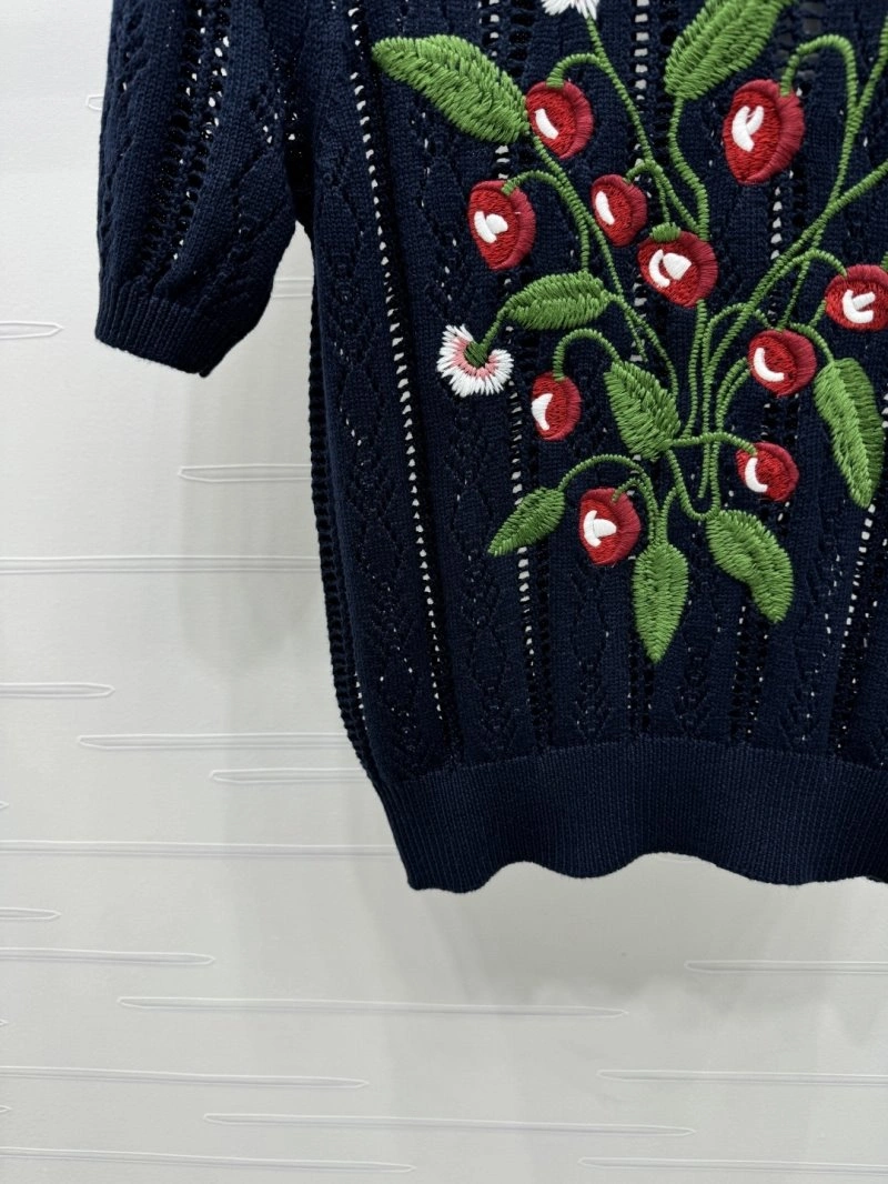 Accurate model Valentino T-Shirts