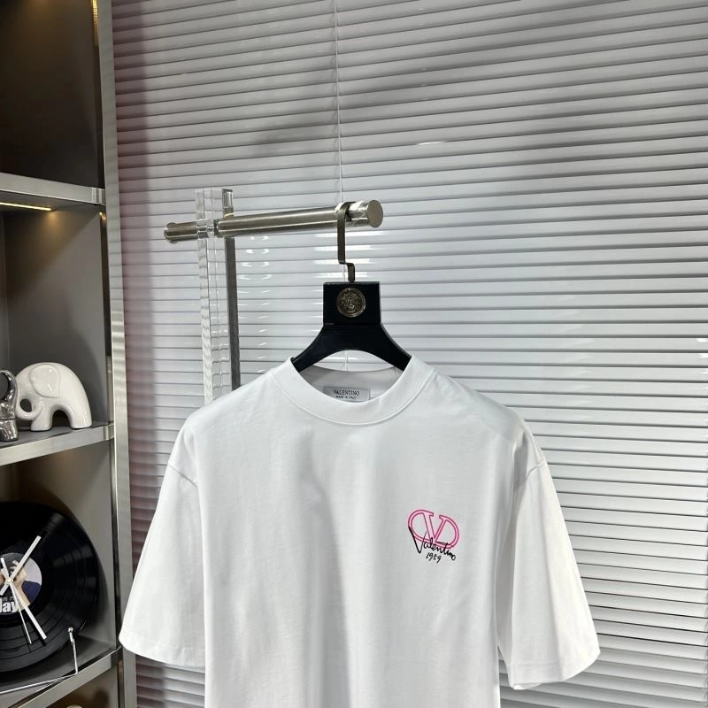 Accurate model Valentino T-Shirts