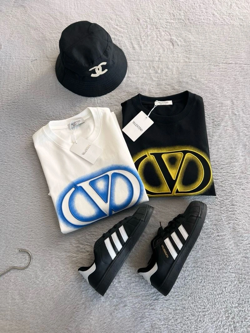 Inexpensive Valentino T-Shirts