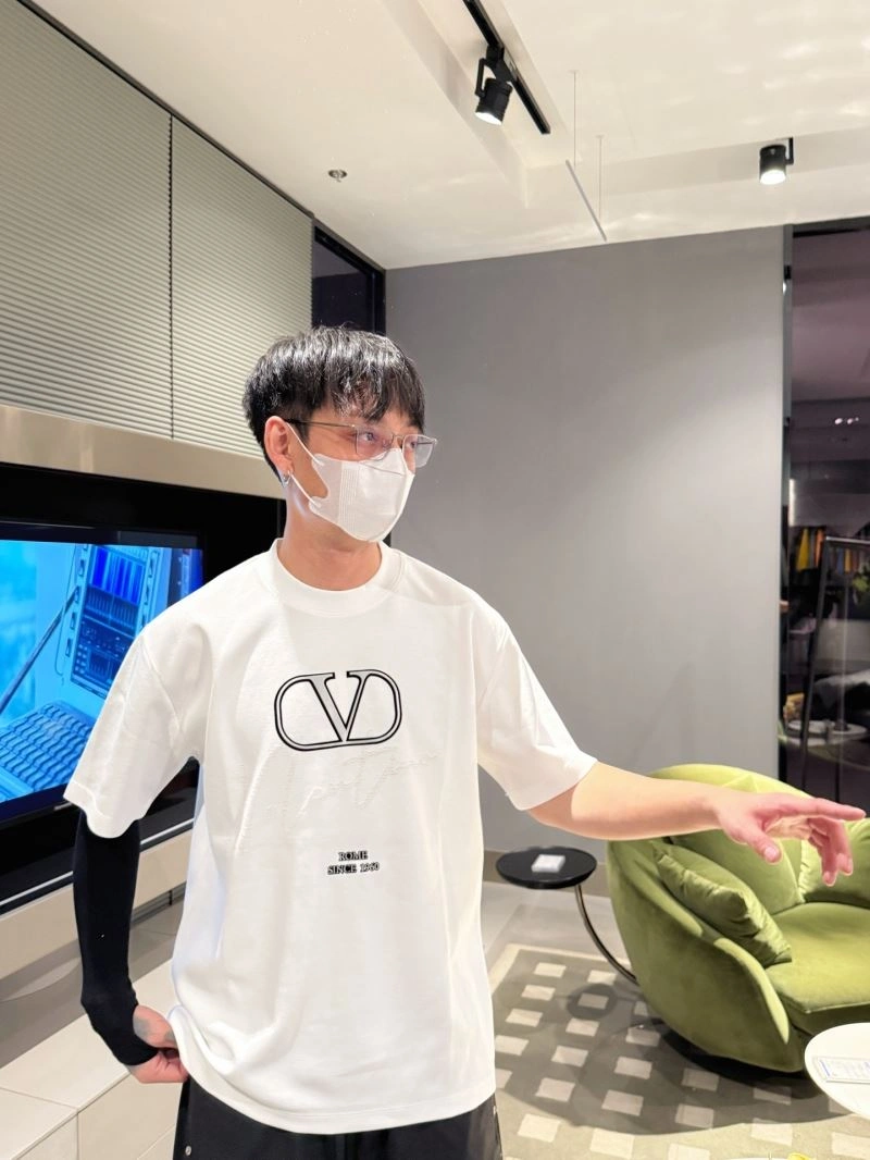 1:1 copy Valentino T-Shirts