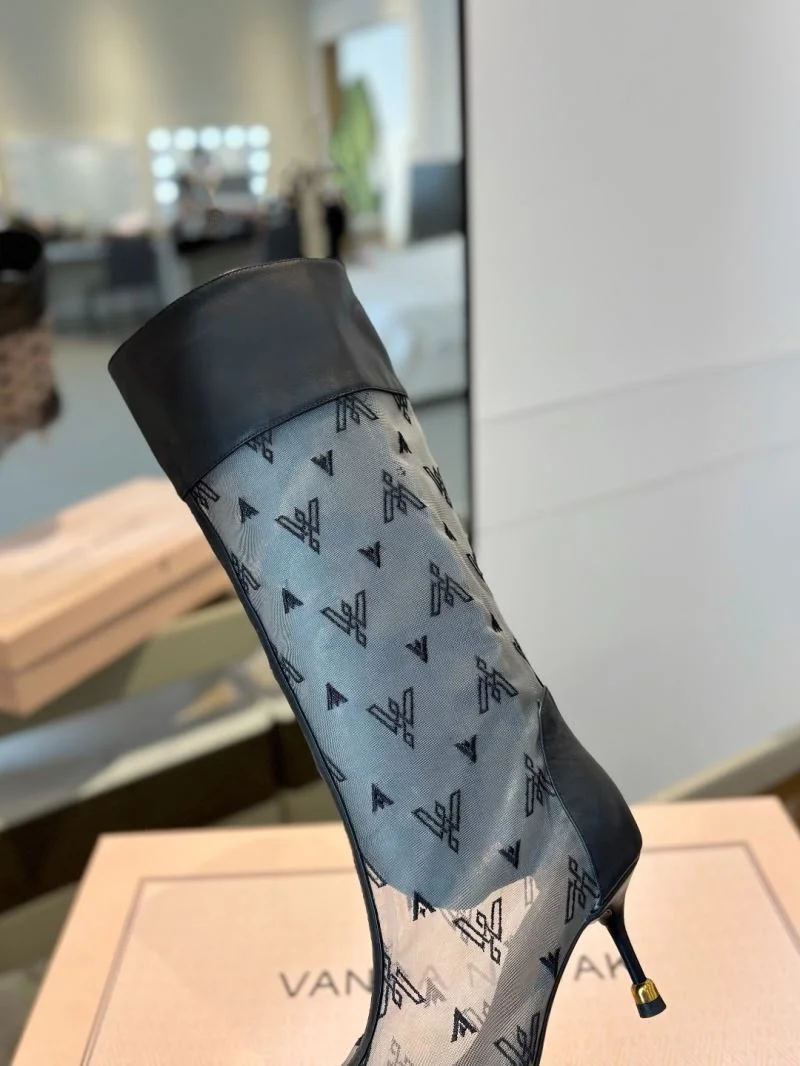 Accurate model Vanda Novak Boots