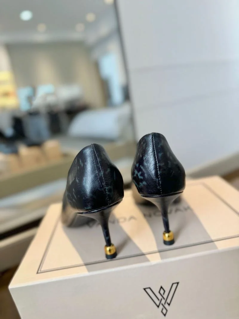 Top mirror Vanda Novak Shoes