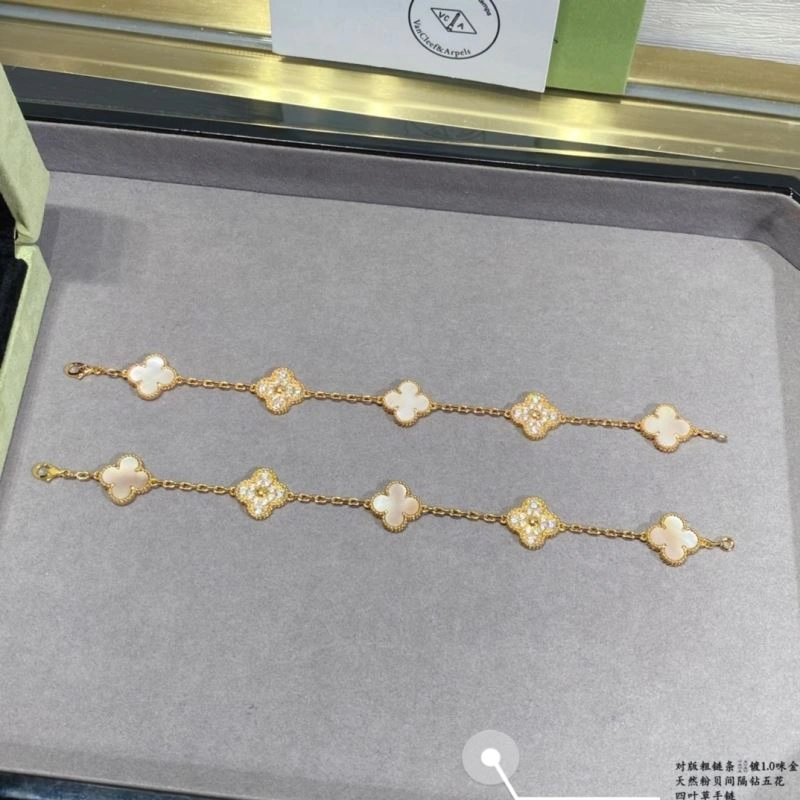Accurate model Vca Bracelets