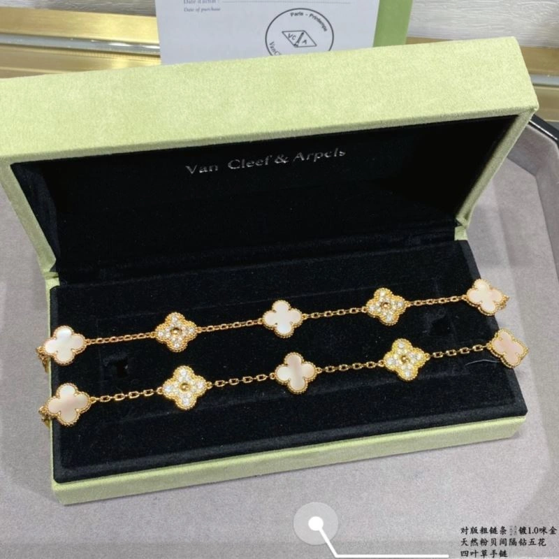 Accurate model Vca Bracelets