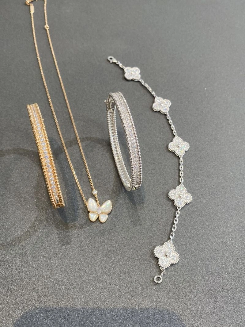 Inexpensive Vca Bracelets