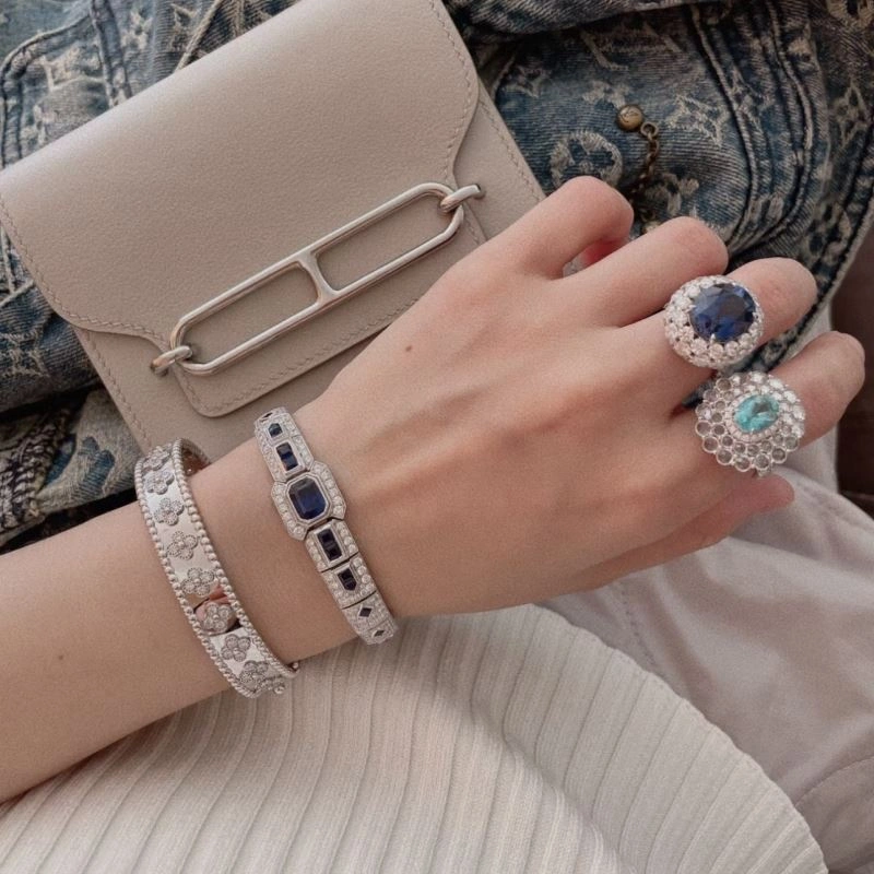 Factory-made Vca Bracelets