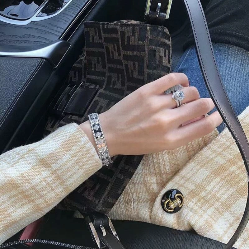 Factory-made Vca Bracelets