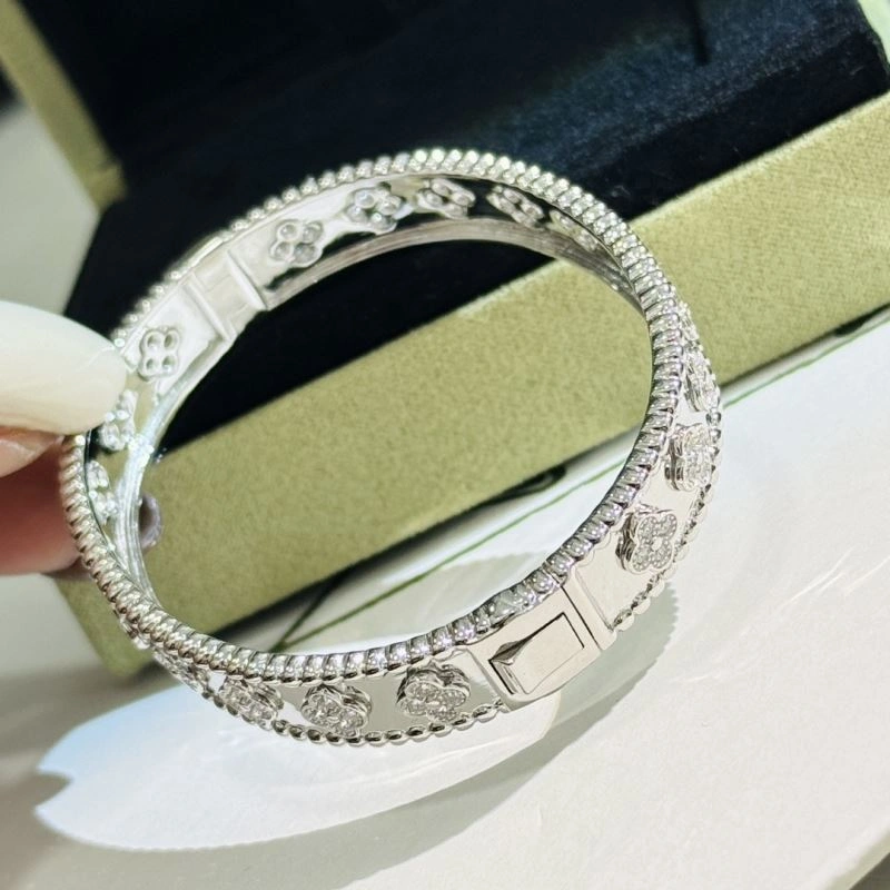 Factory-made Vca Bracelets