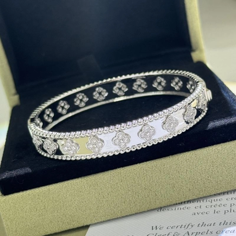 Factory-made Vca Bracelets