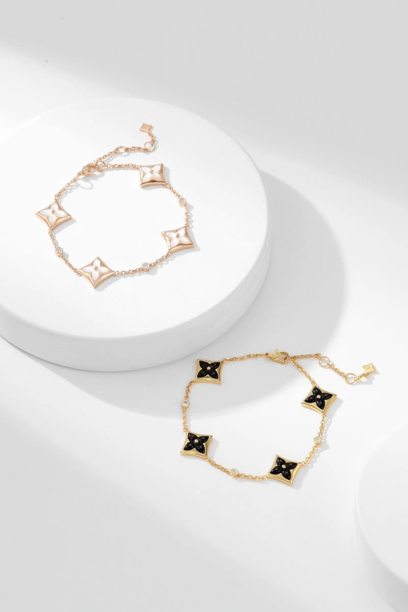 Brand-authenticated Vca Bracelets