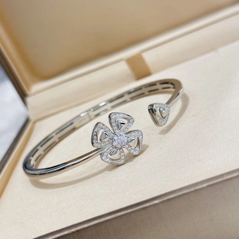 Cut-rate Vca Bracelets