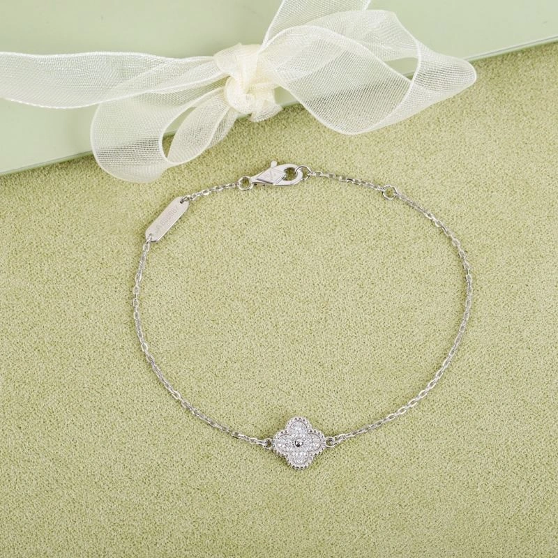 Precise copy Vca Bracelets