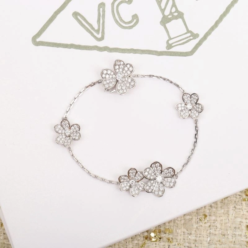 Indistinguishable Vca Bracelets