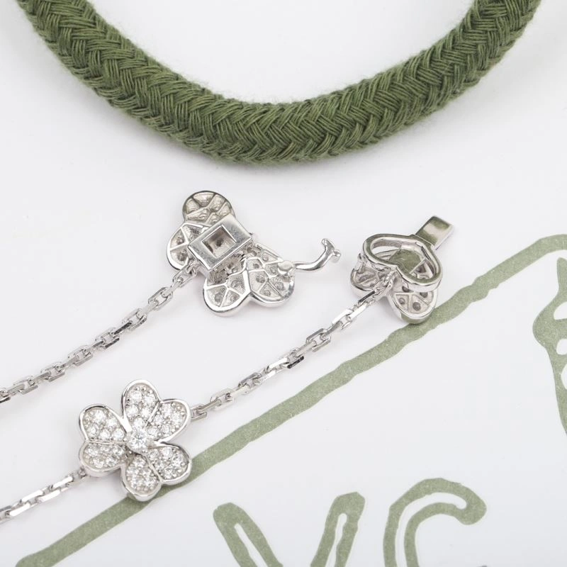 Indistinguishable Vca Bracelets